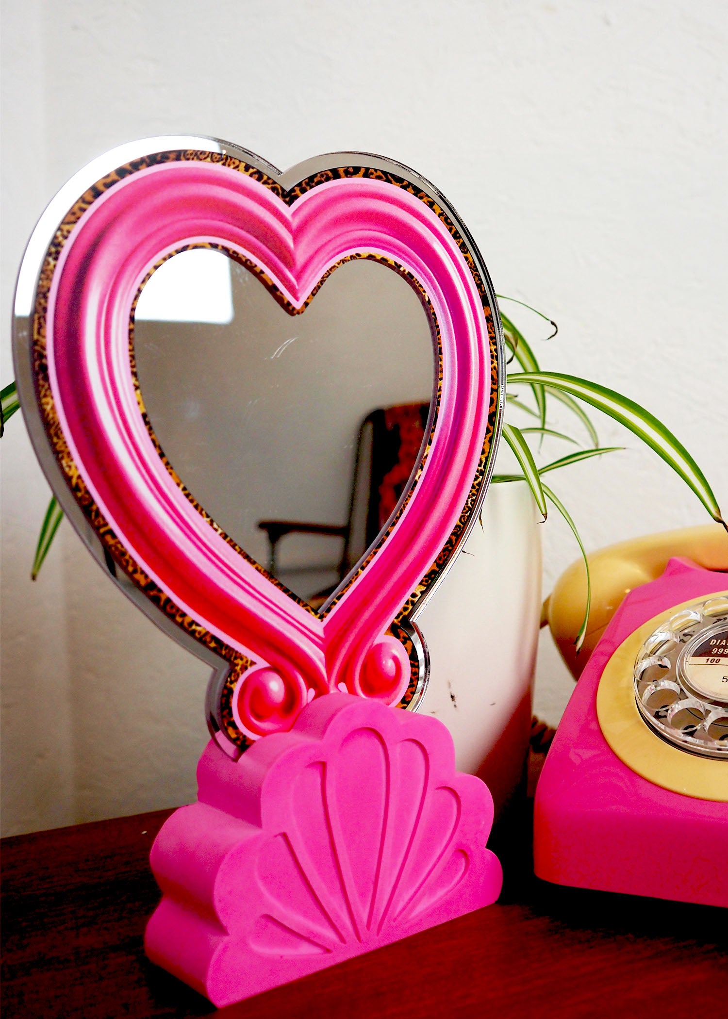 Jesmonite Mini Mirror Stand - Candyfloss Pink Shell – PrintedWeird